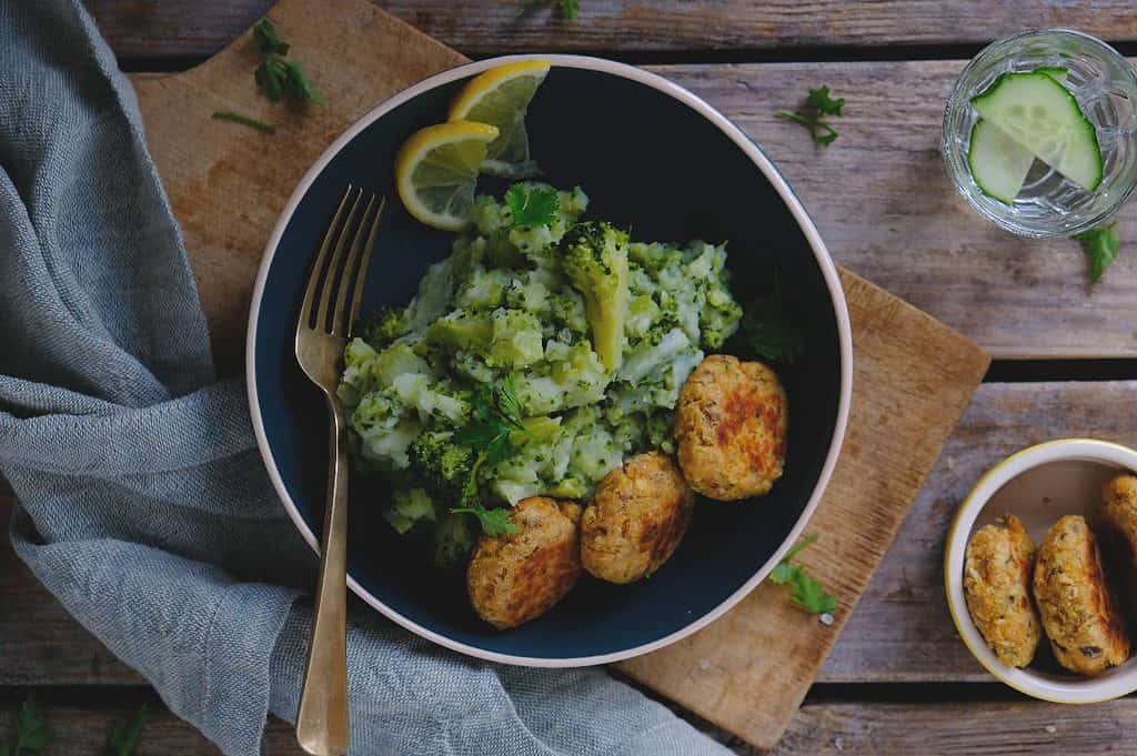 Broccoli stamppot met zalm burgertjes